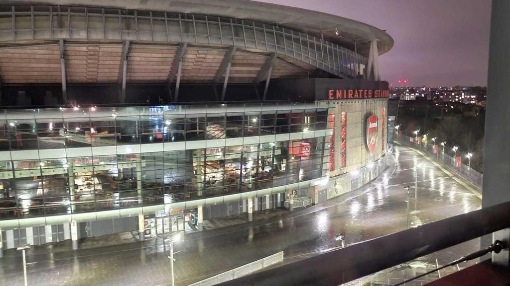 Outside Emirates Stadium At Night