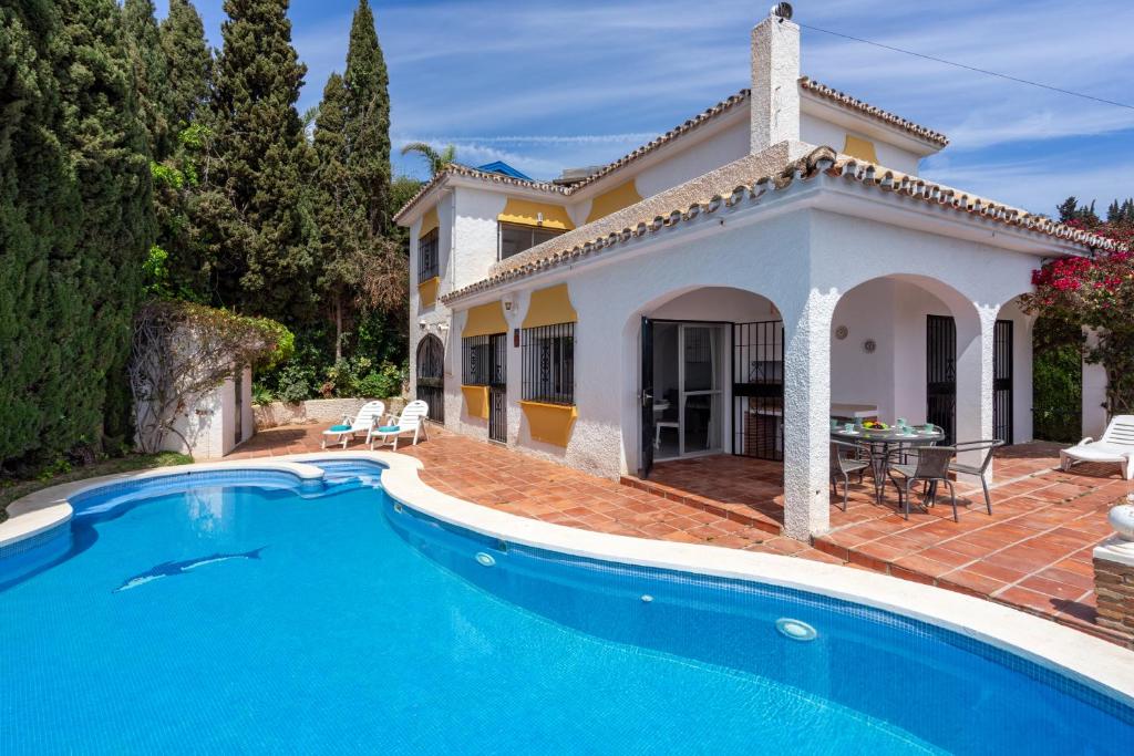 Seaviews and heated pool Benalmadena Villa by Costarentals - Ref 144 ...