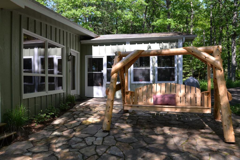 Decompression Zone, Arbor Vitae (precios actualizados 2024)