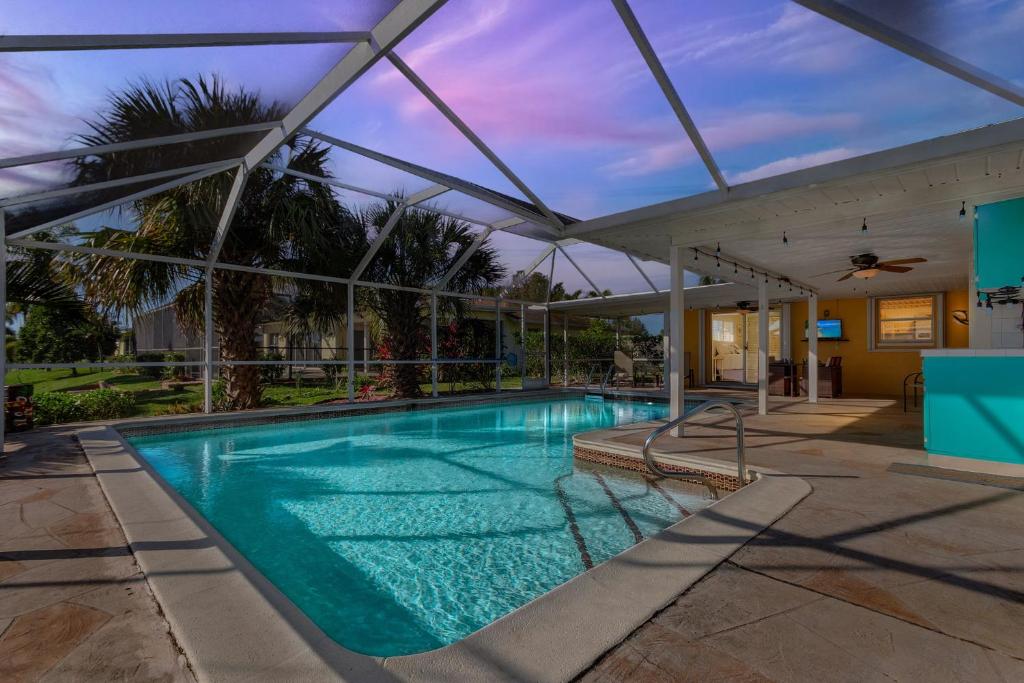 Waterfront Retreat w Heated Pool, Direct Gulf Access, Kayaks, & Paddle ...