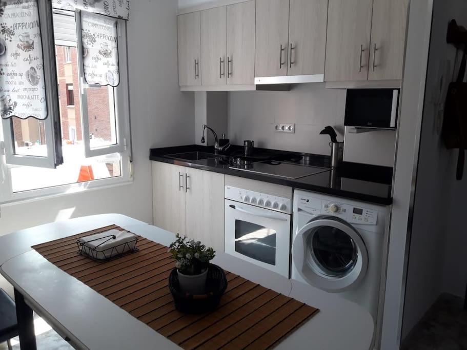 Piso Sencillo Cerca De La Playa. - Gijón