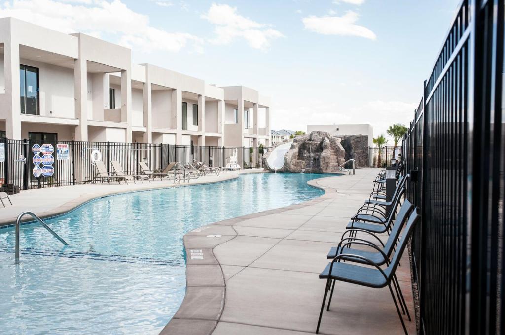 Lofts 13 4-bedroom Modern Loft Steps from the Pool, St. George (updated ...
