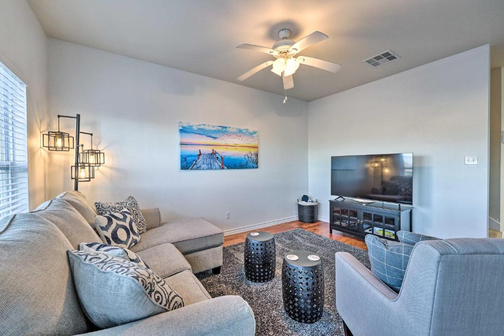 Monkey Island Townhome Walk to Lake and Dining, Afton – Precios ...