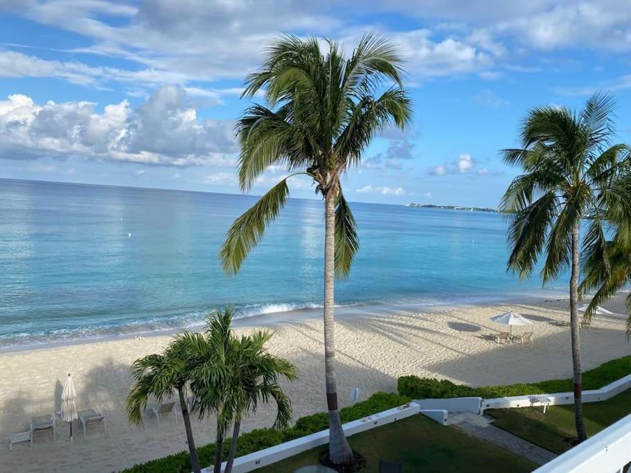 Waterfront Condo on Seven Mile Beach, amazing location!, Upper Land ...