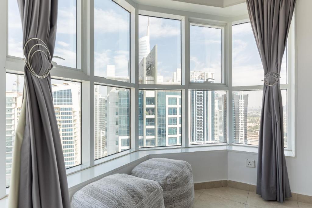 Top-floor, Compact 1 Bd, 7 Mins From Metro -jlt, Dubái (precios ...