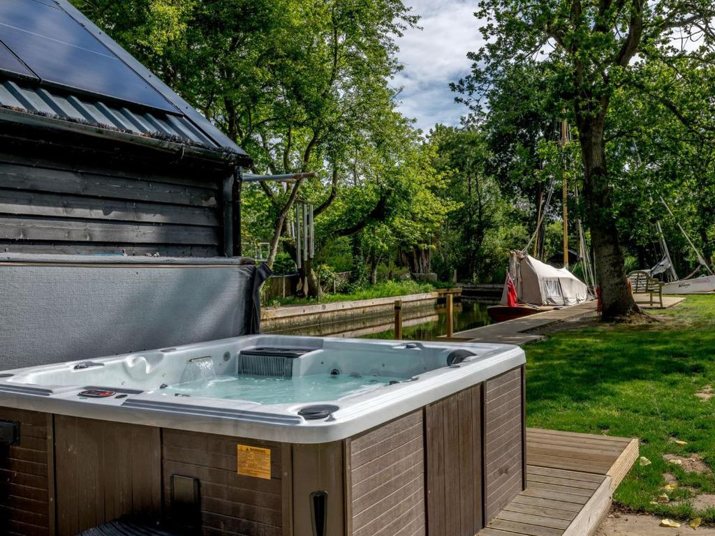The Mowle, Ludham – Updated 2023 Prices