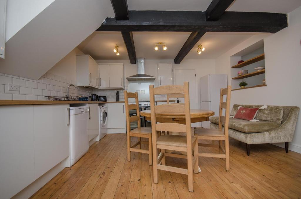 Hideaway Cottage, Bristol – Updated 2023 Prices