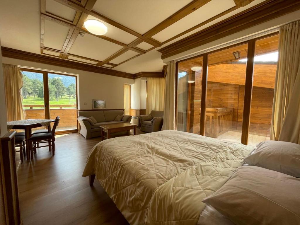 Pirin Golf SPA Studio Mountain View Compass Property, Bansko (updated ...