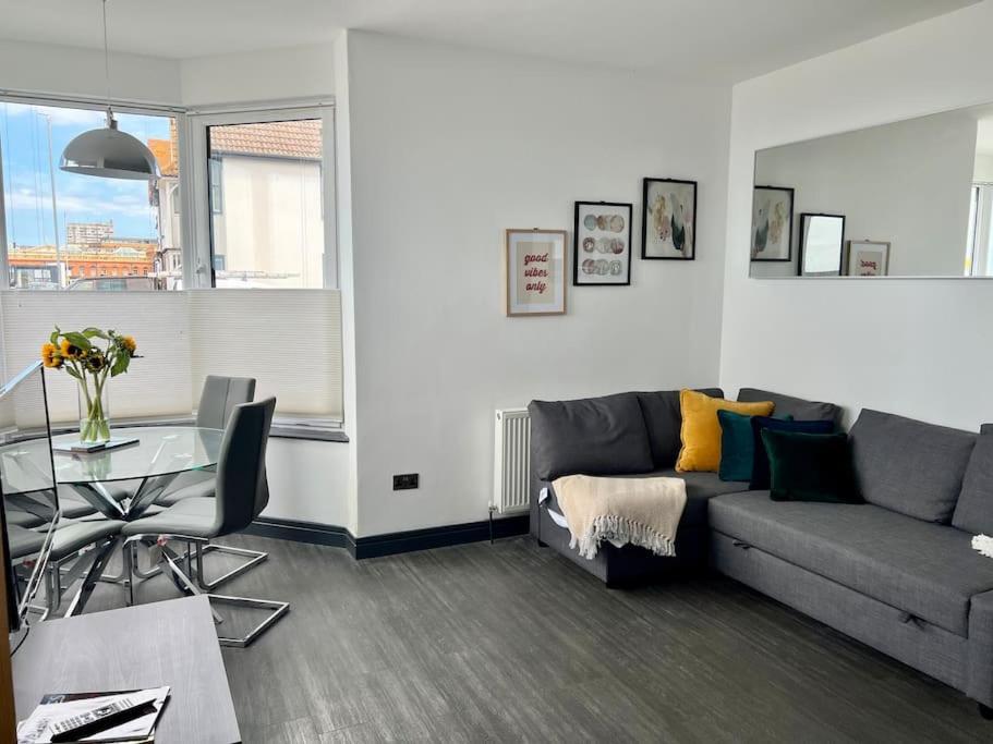 The Seafront Apartment - Westbrook Bay Beach - By Goldex Coastal Breaks ...