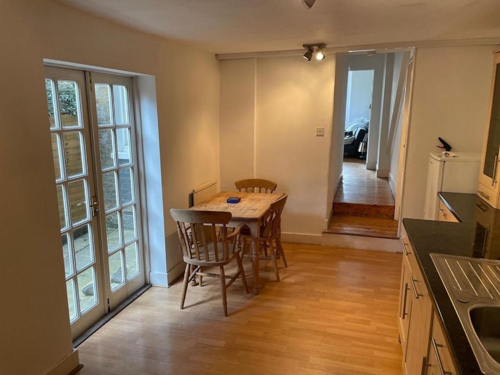 Beautiful ground floor garden flat, London – Updated 2023 Prices