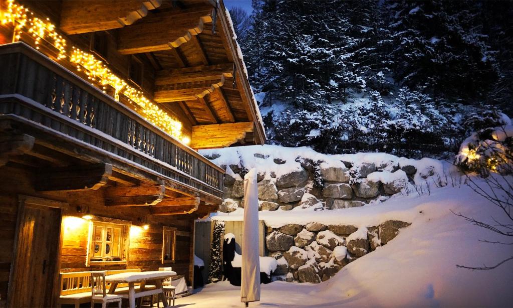 Luxury chalet close to ski lifts with gym, sauna & whirlpool, Scheffau ...