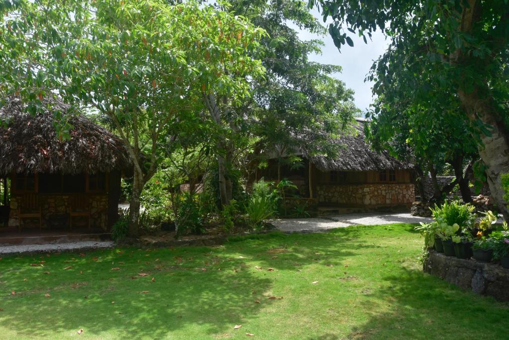Lualemba Bungalow Resort, Nembrala (updated prices 2025)