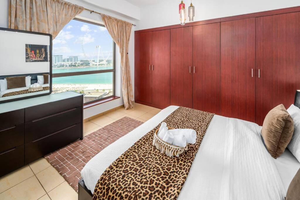 Spacious 4-bed in JBR Rimal with access to Beach!, Dubai (updated ...