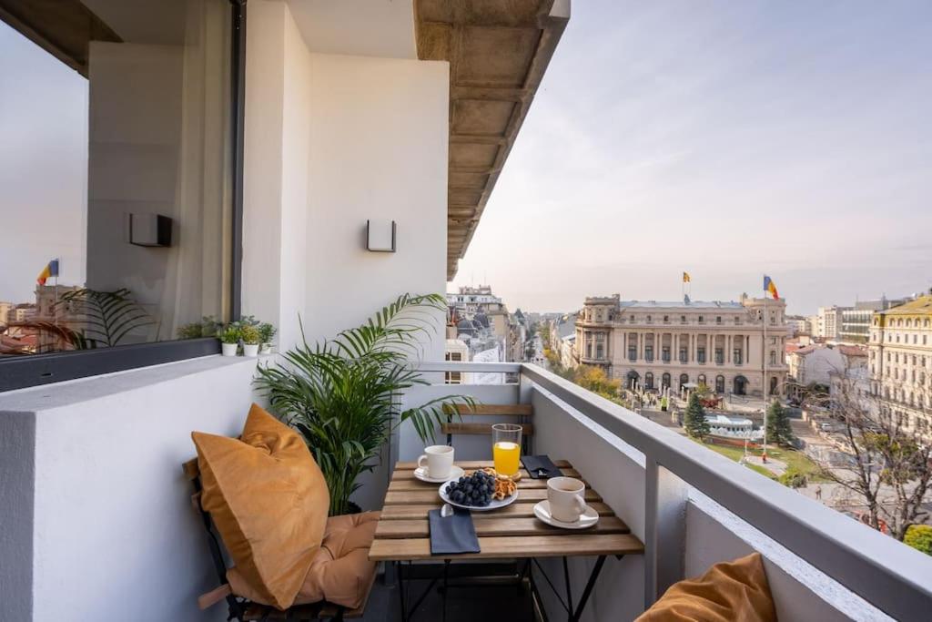 Sunny 2BR Flat - Top Location - Stunning Views, Bucharest (updated ...