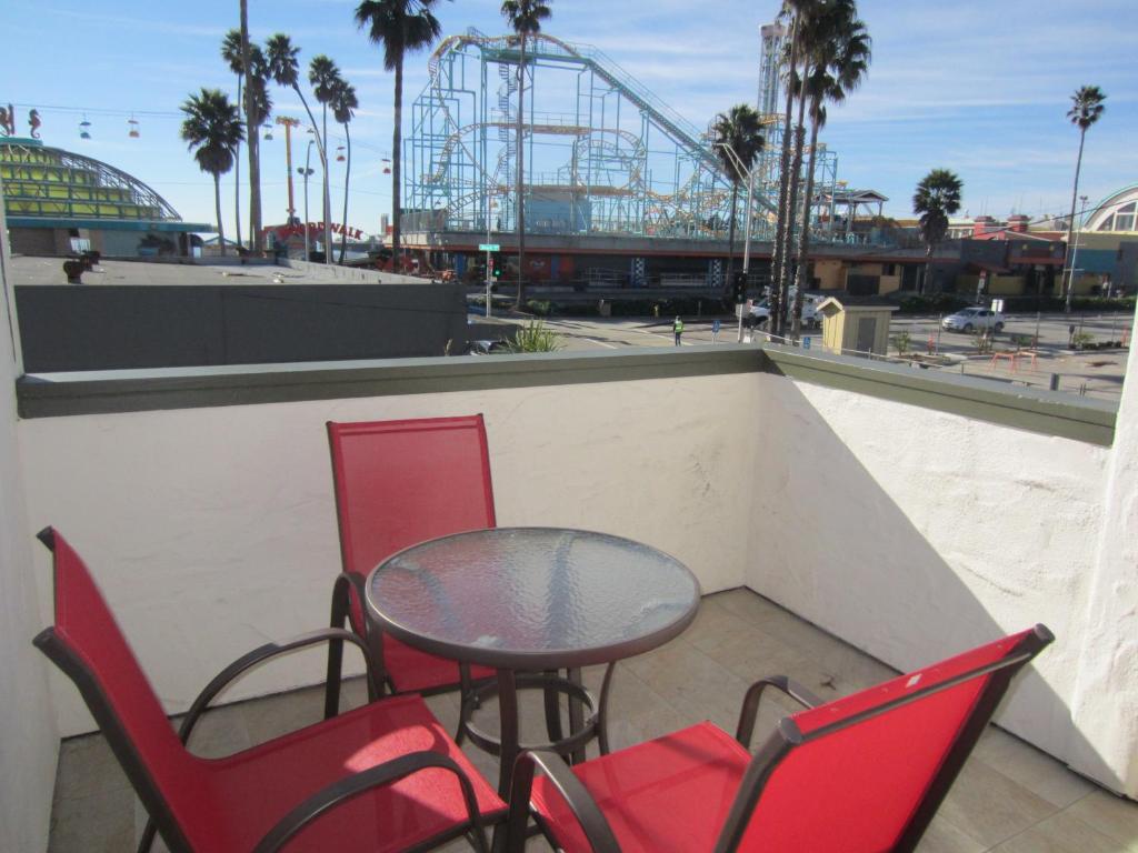 Carousel Beach Inn, Santa Cruz (updated prices 2025)