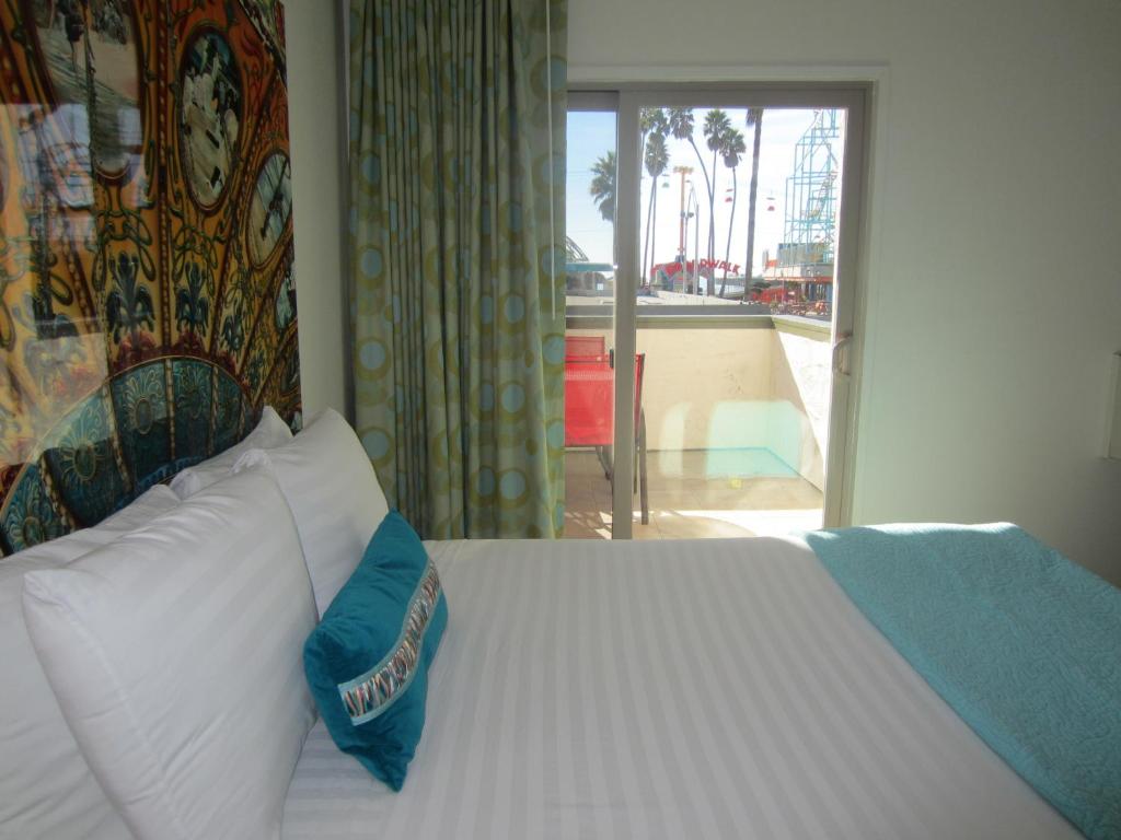 Carousel Beach Inn, Santa Cruz (updated prices 2025)