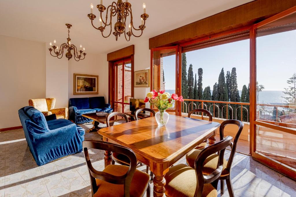 Portosole Attic - with Terrace and Private Parking, Sanremo (updated ...