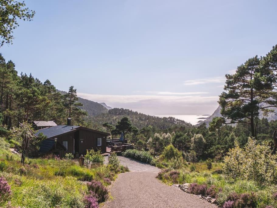 Cozy cabin close to Nedstrand with a stunning view, Nedstrand (preços ...