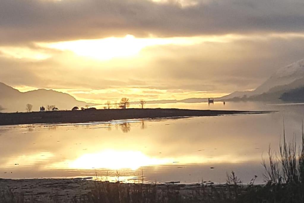 Fort William loft on shore front with amazing views, Caol – Updated ...