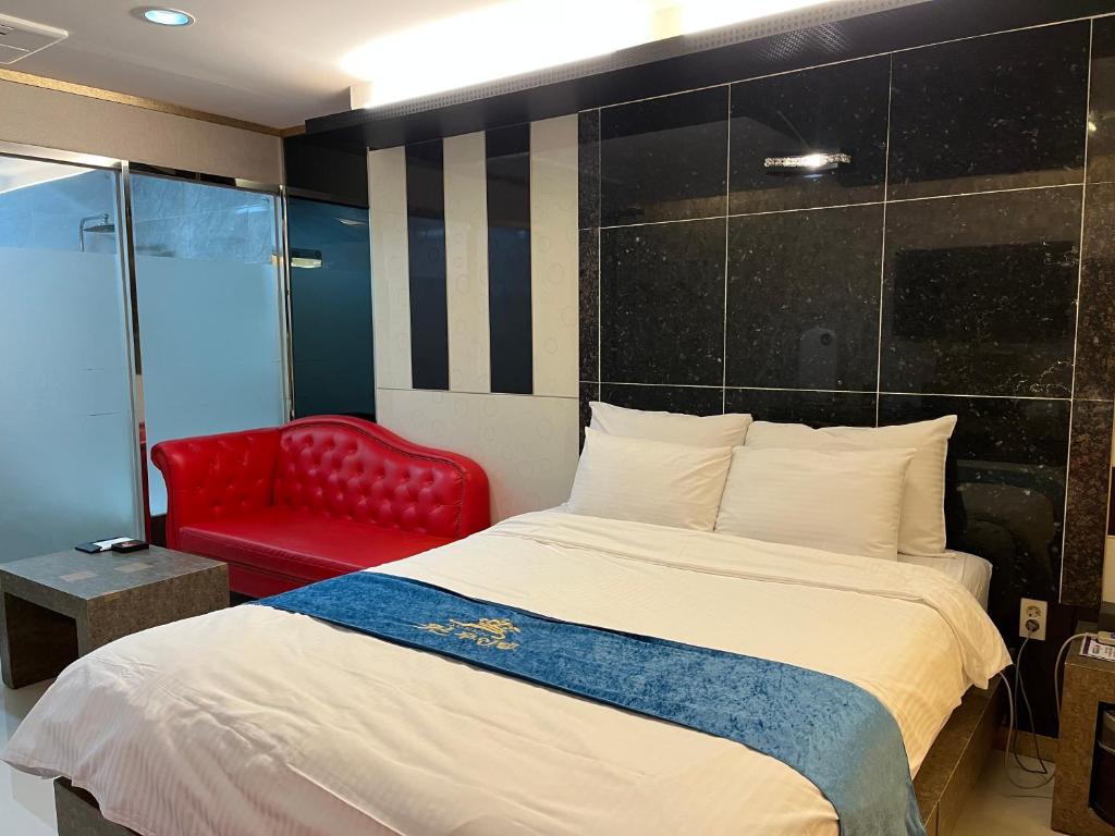 Queen Drive-In Motel, Jeju (updated prices 2025)