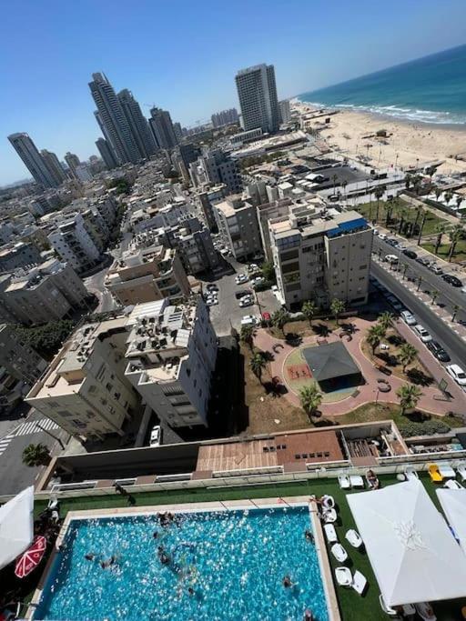 Апартаменты с шикарным видом на первой линии моря., Bat Yam, Israel ...