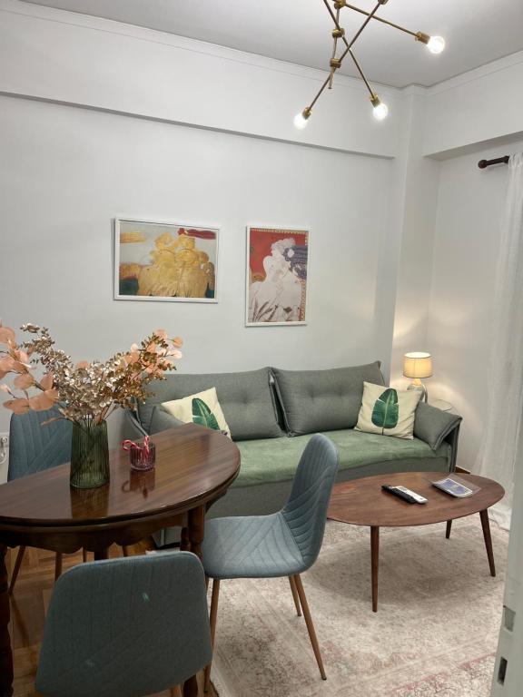 Alex’s home next to Laiko, Athens (updated prices 2025)