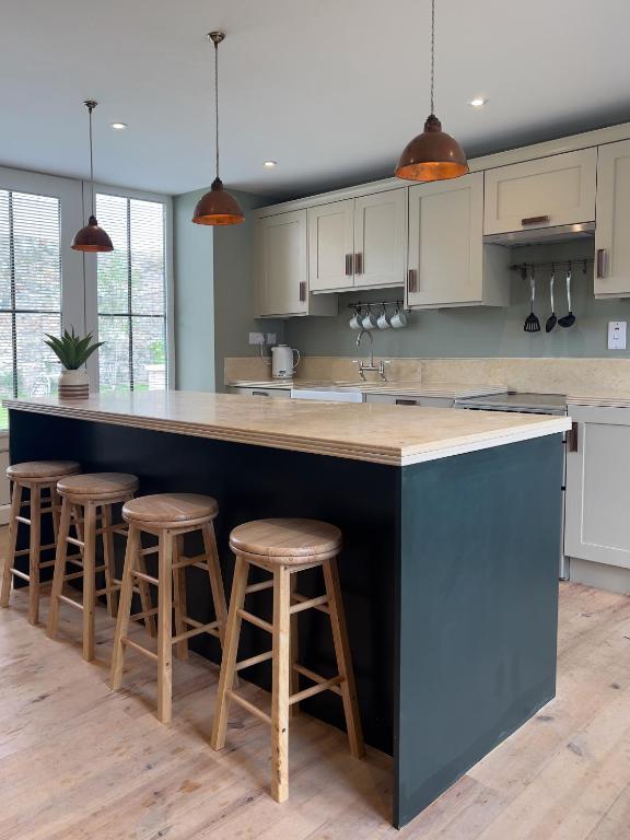 Converted Victorian Coach House with Hot Tub, Stewartstown (preços ...