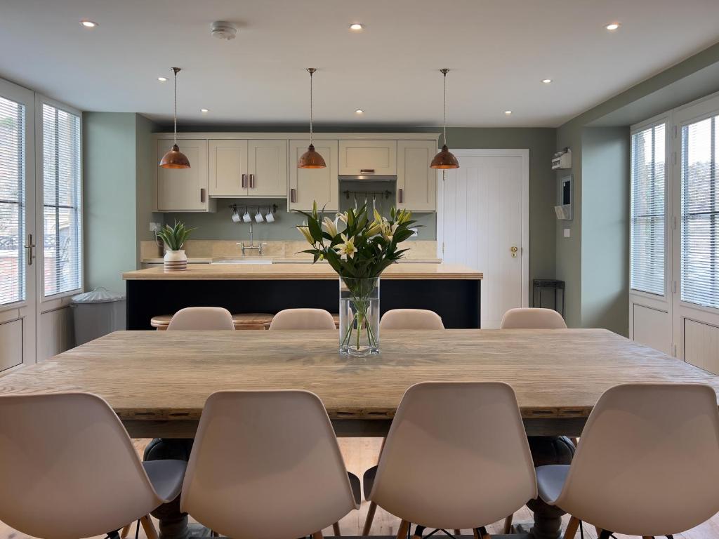 Converted Victorian Coach House with Hot Tub, Stewartstown (preços ...