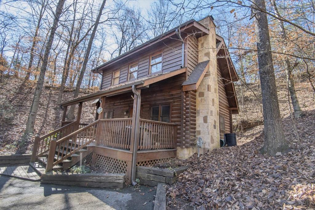 ER97 - Squirrel's Retreat - Close to the action in Pigeon Forge! cabin ...