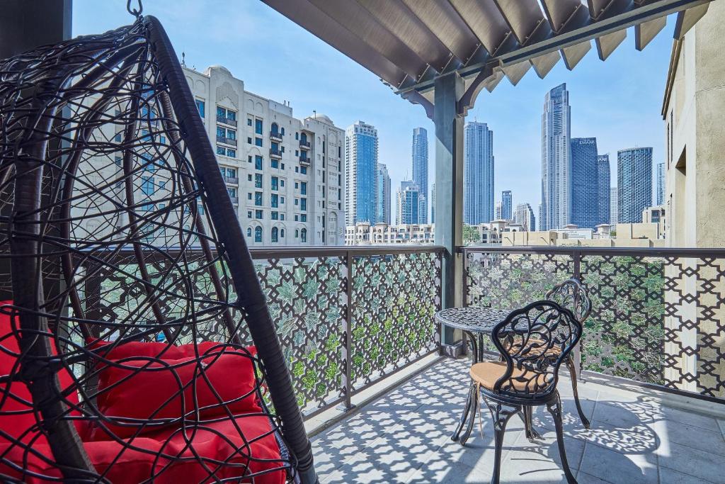 Burj view Al manzil Downtown heart & Soul 1BR yansoon old town Downtown ...