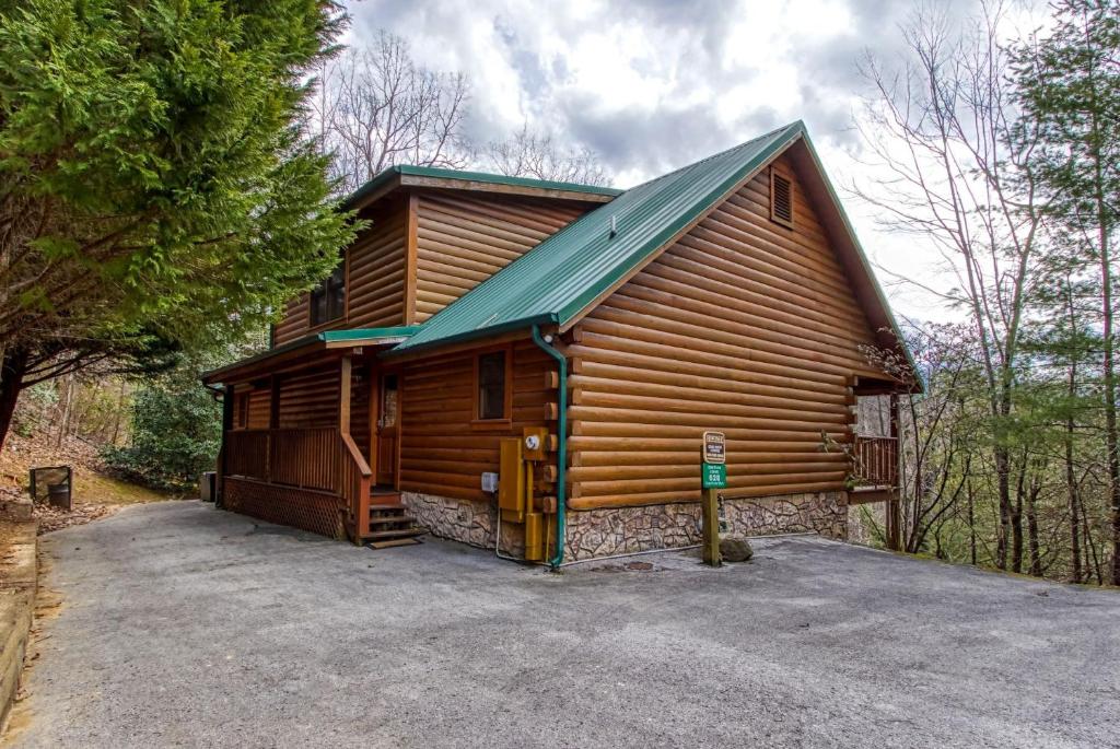 Cub Path Lodge - Luxurious 5 5 with Theatre Room and Mountain Views ...
