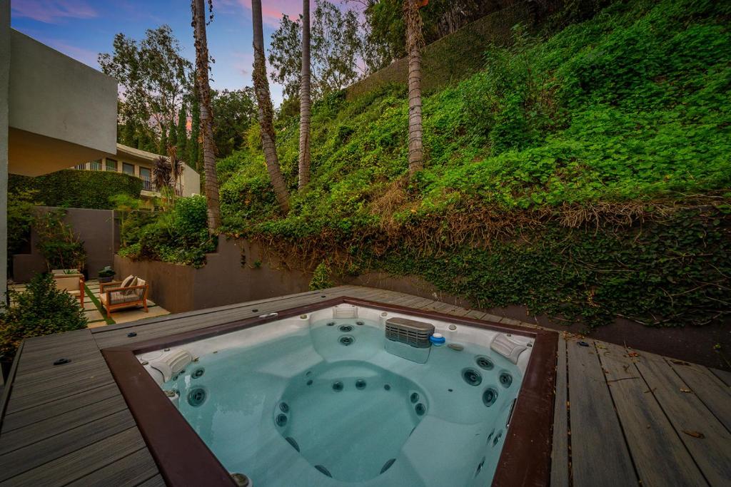 LUXURY BEVERLY VILLA!! - PRIME LOCATION!!!, Los Angeles (updated prices ...