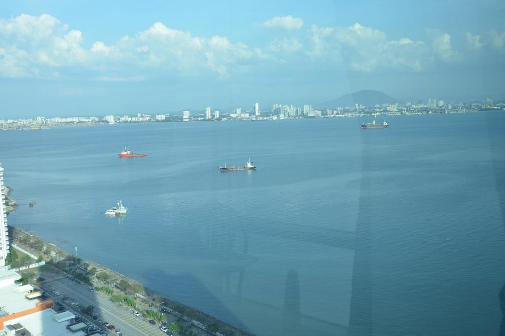 MARITIME SUITES DUPLEX MARVELOUS SEA VIEW, George Town (prezzi ...