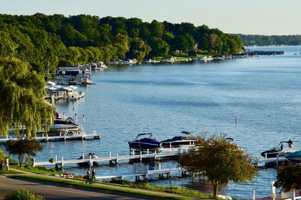 Harbor Shores on Lake Geneva, Lake Geneva (updated prices 2025)