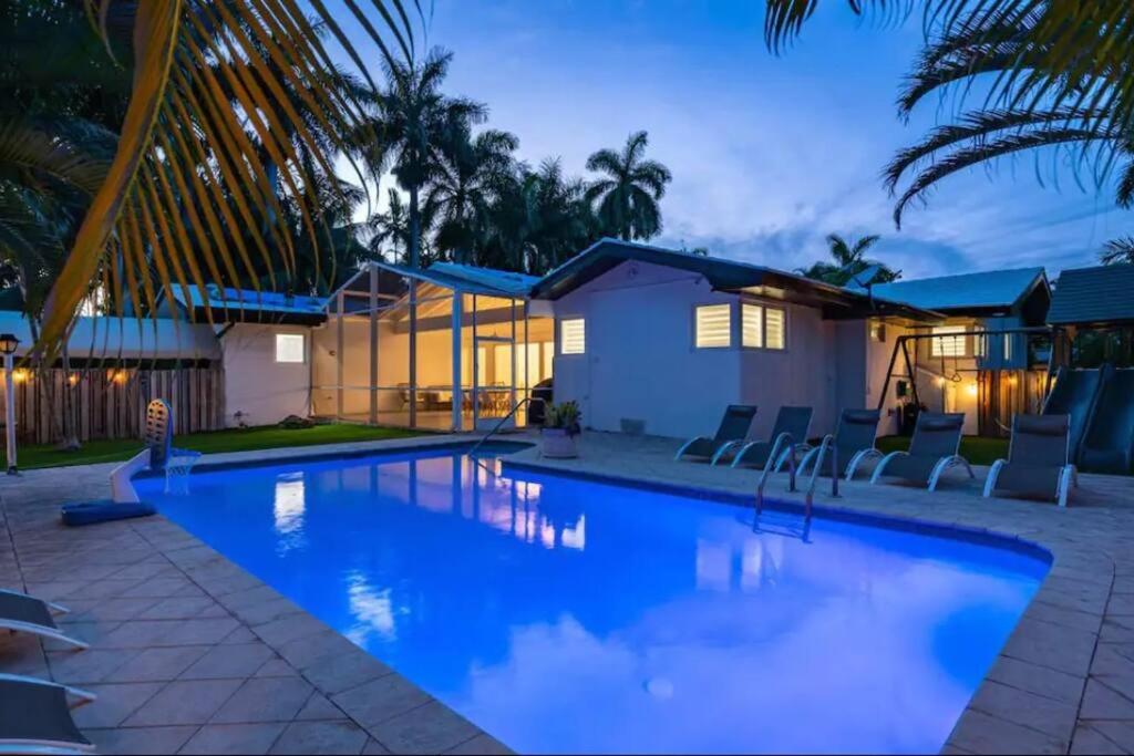 4K SQFT Home Heated Pool, Hollywood (aktualisierte Preise für 2024)