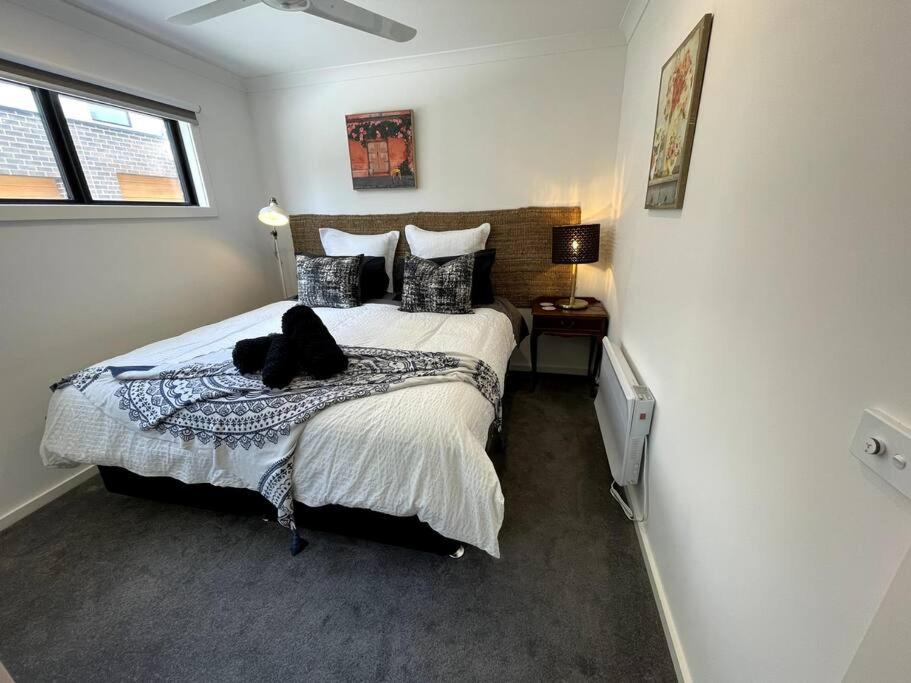 New & adorable unit close to the beach, Aspendale (updated prices 2026)