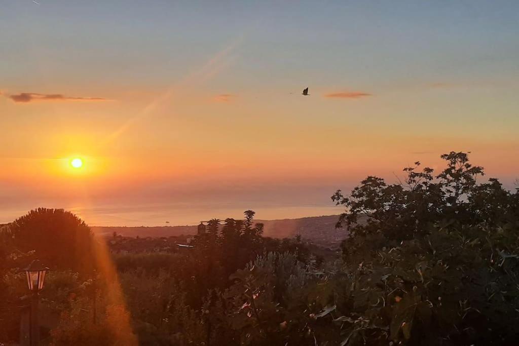 Casa Leopina Apri gli occhi e vola oltre il mare, SantʼAlfio (updated ...