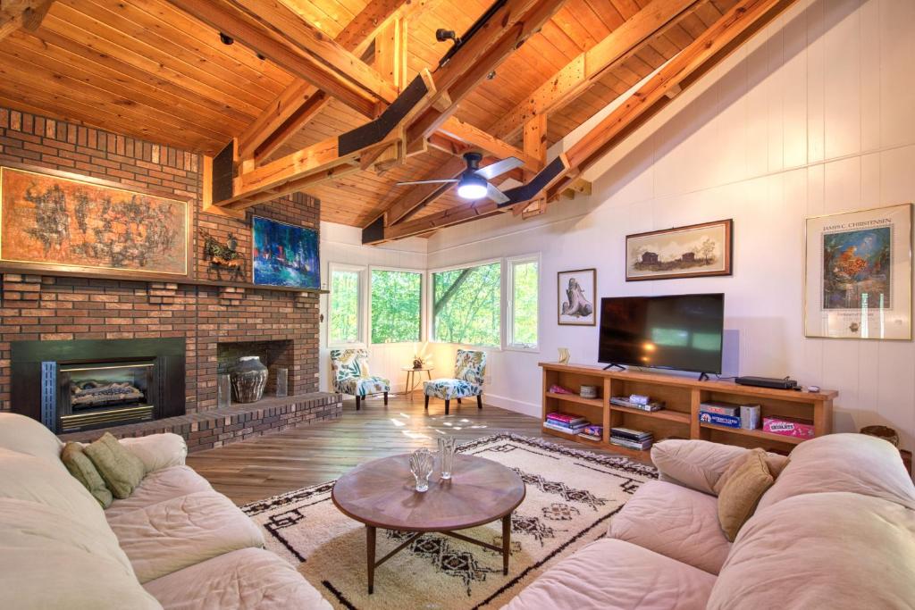 Red Fox Lair, Franklin (updated prices 2025)