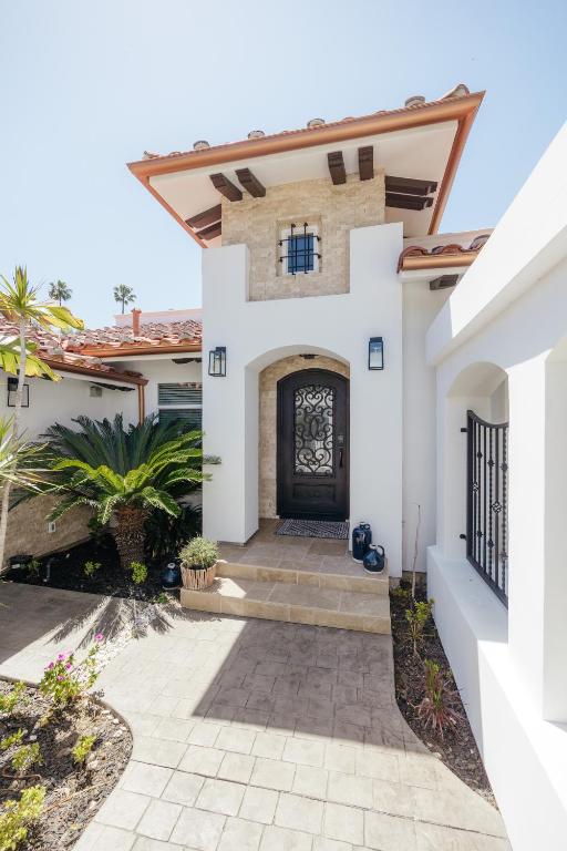 The Hidden Gem of Encino, Encino, USA - Booking.com