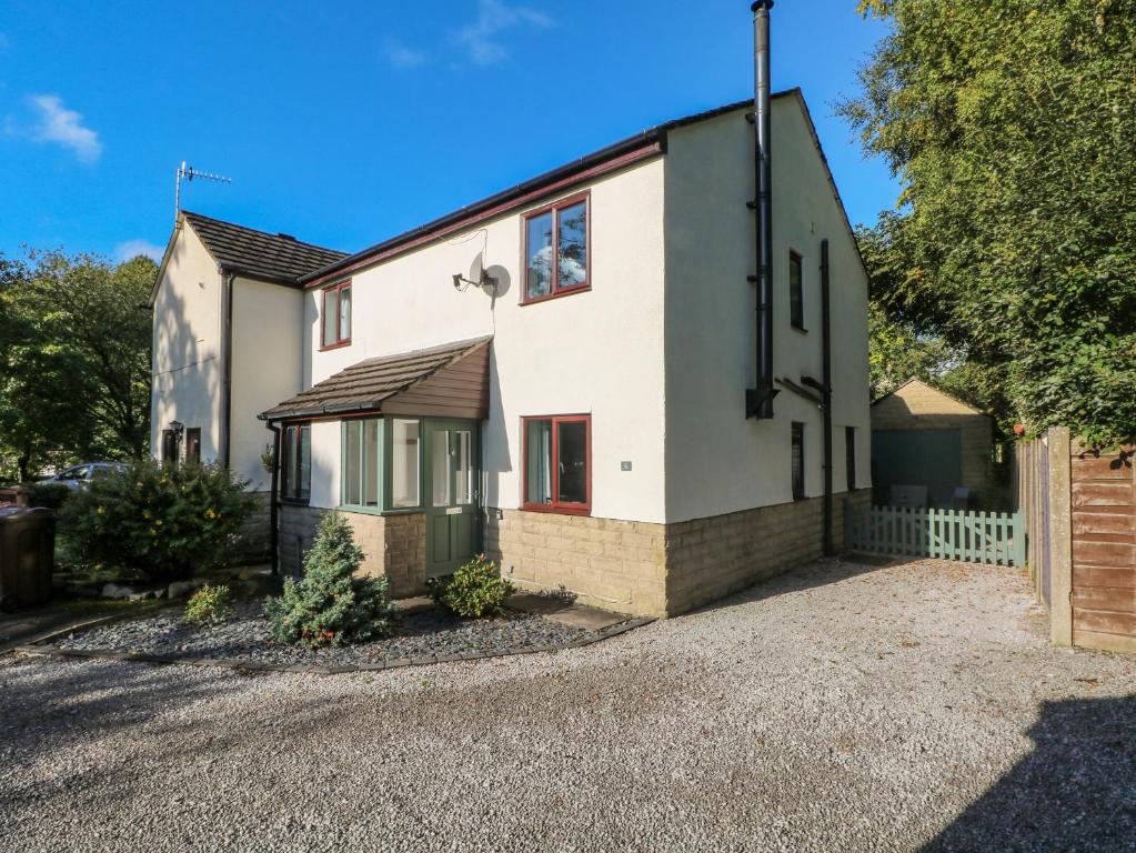 6 Hunters Green Close, Chinley (updated prices 2026)