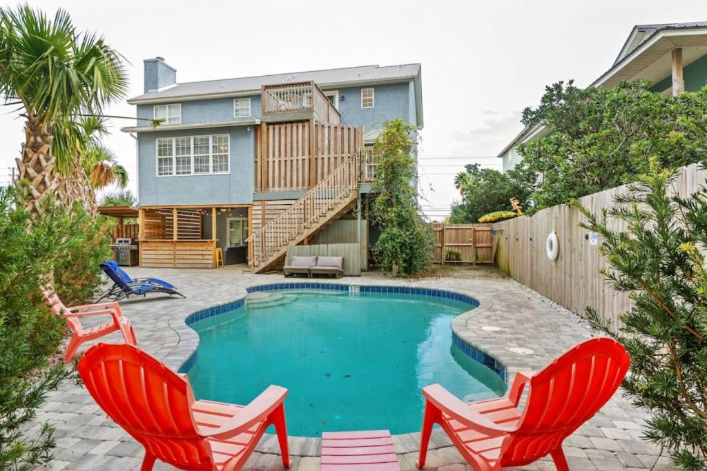 Sand Castle-Pool, Game Rooms, covered outdoor space with tiki bar, 1min ...