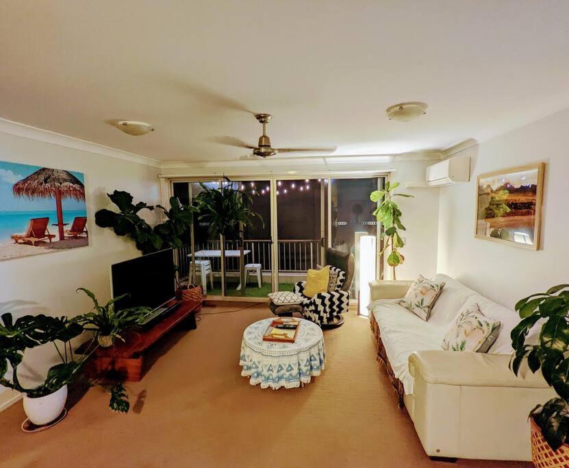 60 second walk to the beach - Surf Style Unit, Gold Coast ...