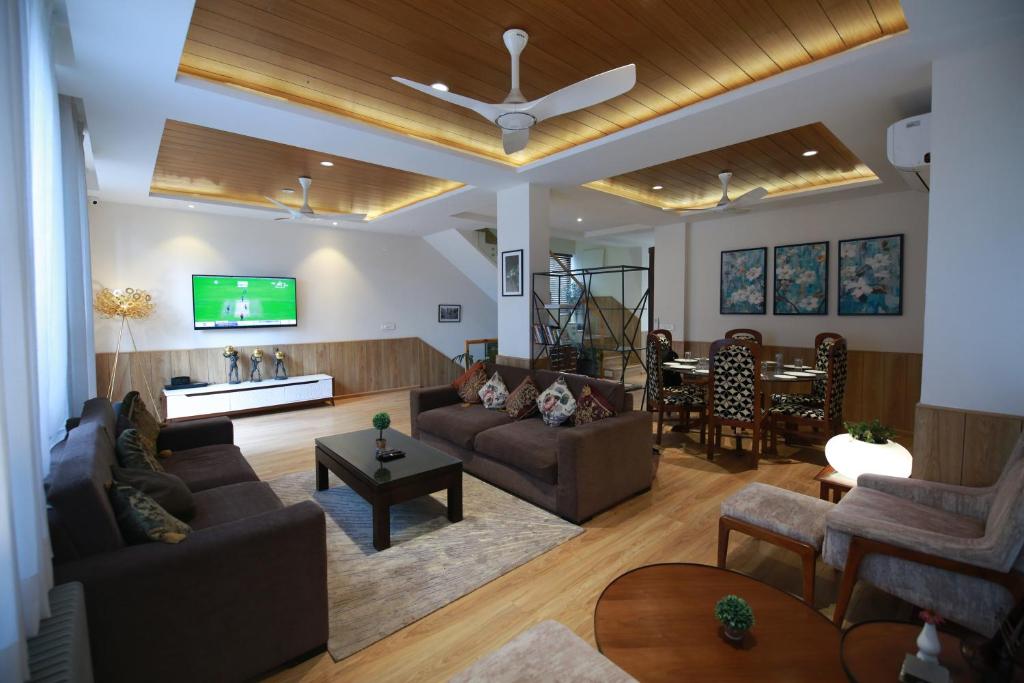 Alpviram Villa, 4 Bhk En-suite villa with elevator, Kasauli – Updated ...