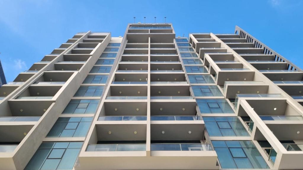 Al Safwa One - SuiteTrails