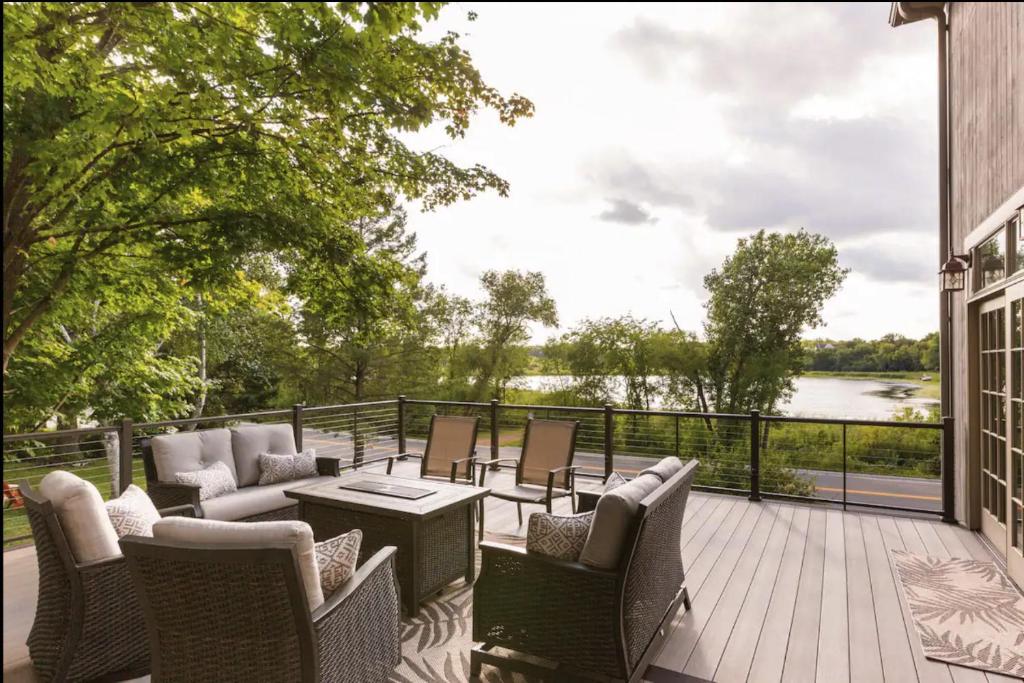 Cedar House Retreat, Excelsior (updated prices 2026)
