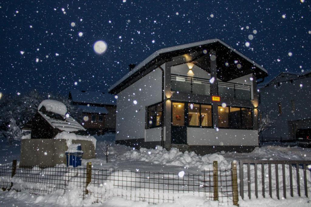 Vikendica Bošnjak, Prozor (updated prices 2025)