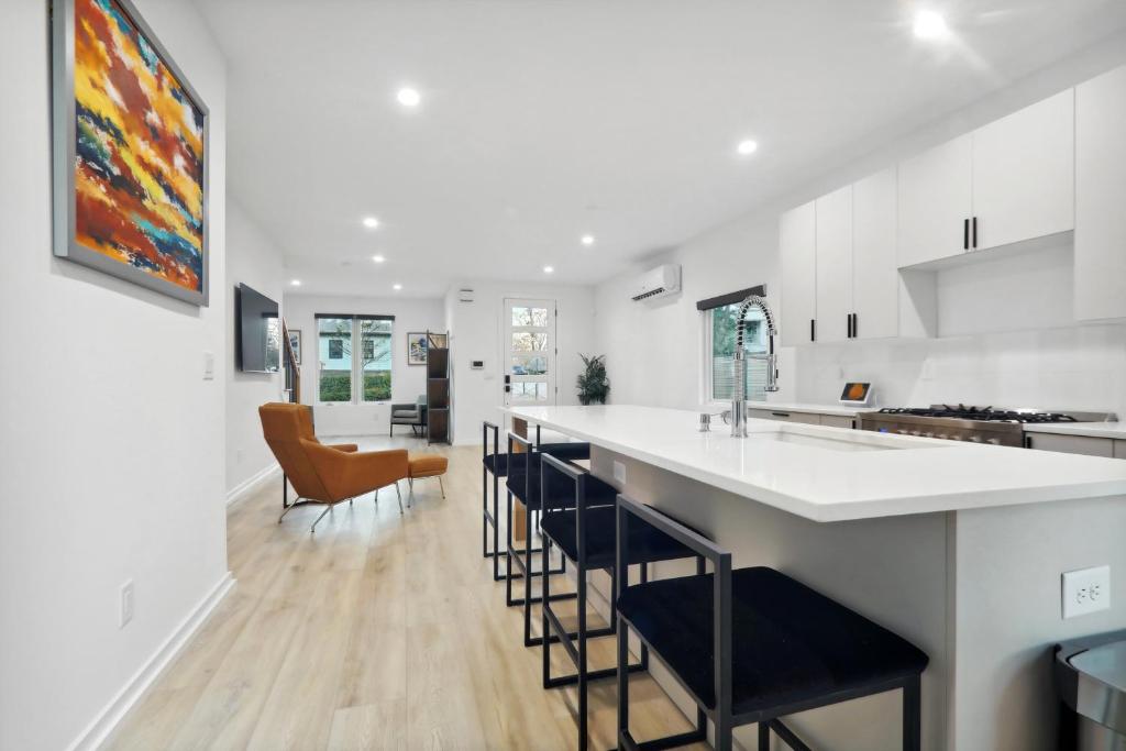 Modern Home with Rooftop Deck, Atlanta (updated prices 2025)