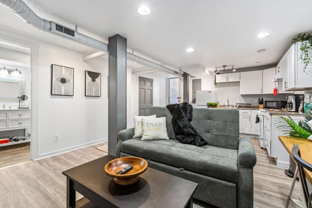 Basement with Full Kitchen and Near Downtown, Denver (updated prices 2025)