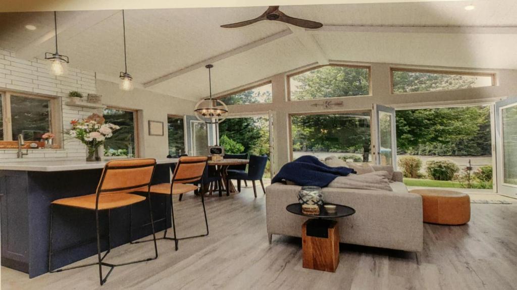 Private Water front & swimming pool &hot tub, Ladysmith (tarifs ...