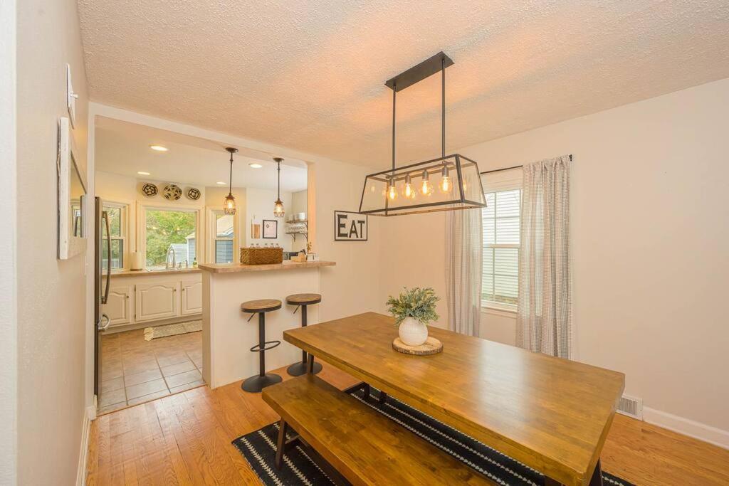 Modern 3 Bedroom Colonial Private Family Home, Appleton (updated prices ...